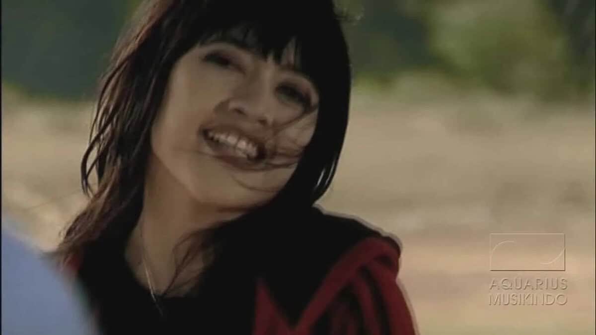 Lirik Lagu Hujan – Utopia – Satelit News