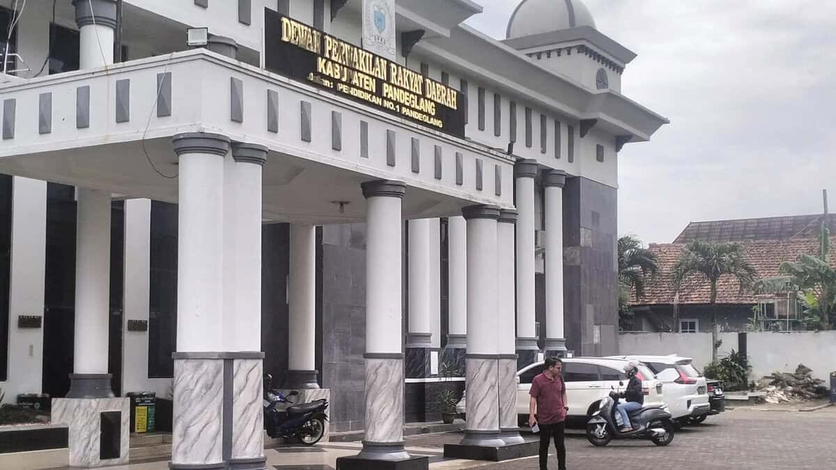 Beredar Video Anggota DPRD Pandeglang Mabuk di Klub Malam – Satelit News