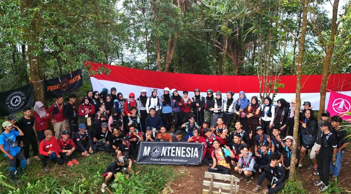 Hari Lahir Pancasila, Komunitas Pendaki Banten Bentangkan Bendera ...