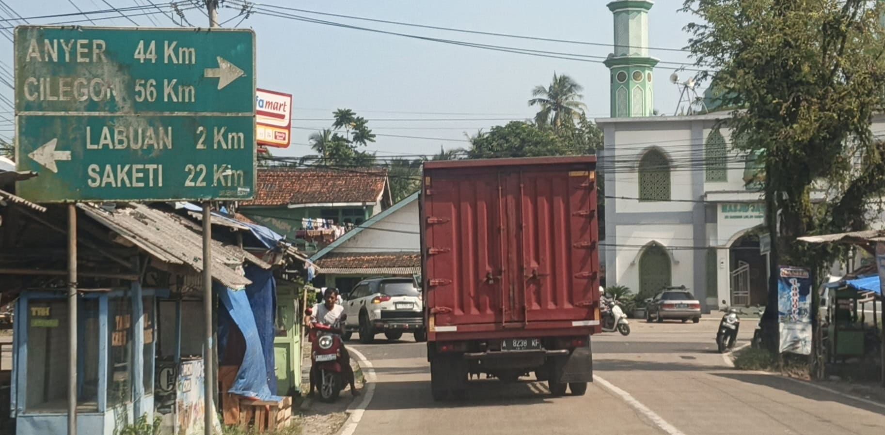 Simpang Caringin Pandeglang Minim PJU Dan Rambu-rambu – Satelit News